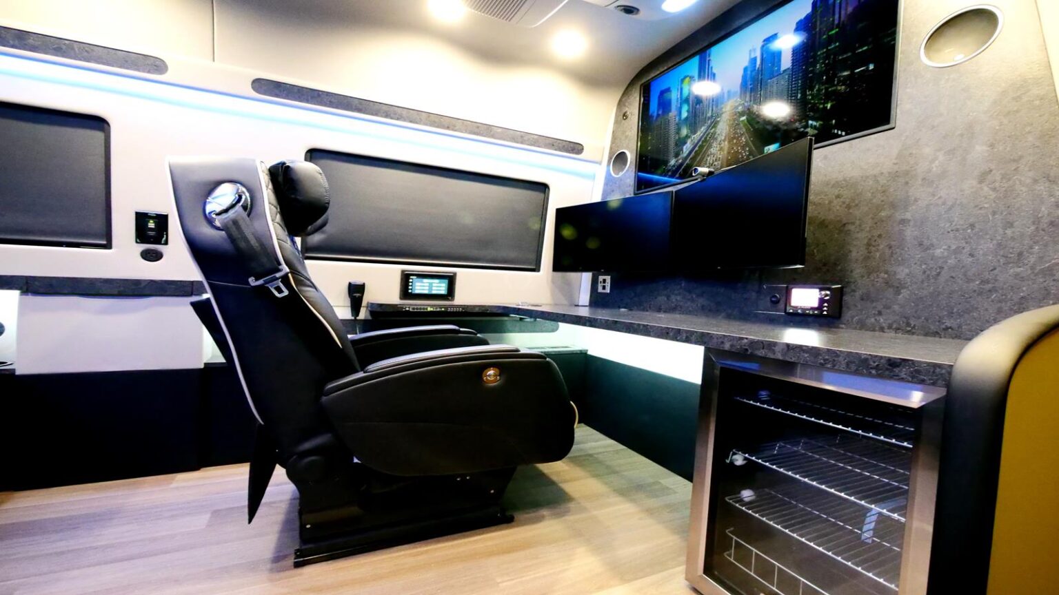 Mobile Office - Design 4 - HQ Custom Design